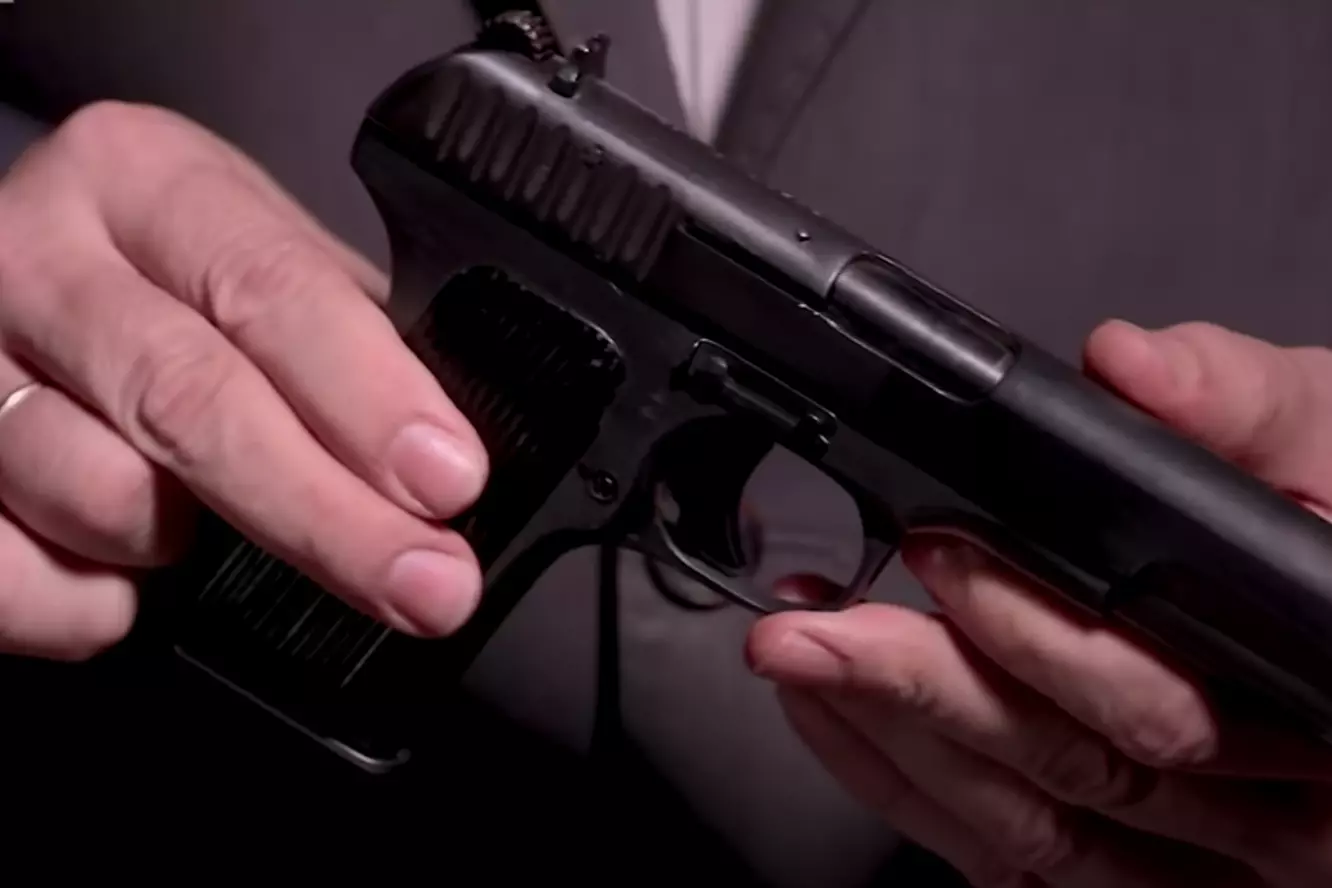 Il-pistola personali ta’ Kalashnikov murija fuq filmat