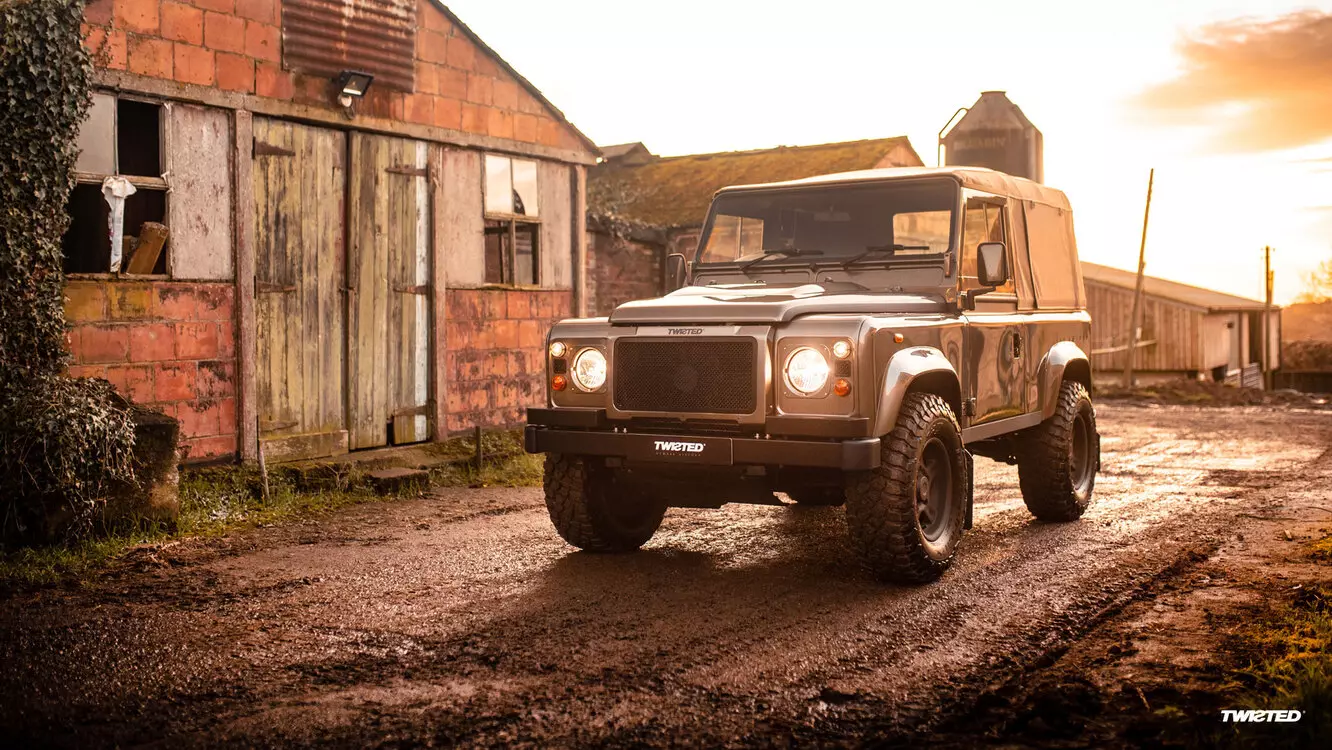 Classic Land Rover Defender idasandulika kukhala galimoto yamagetsi 373905_2