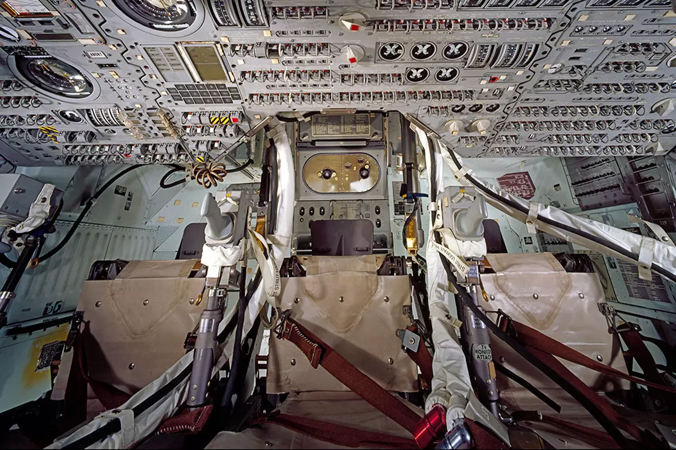 Apollo 11 جوائس اسٽڪ $780,000 ۾ وڪرو ٿيو