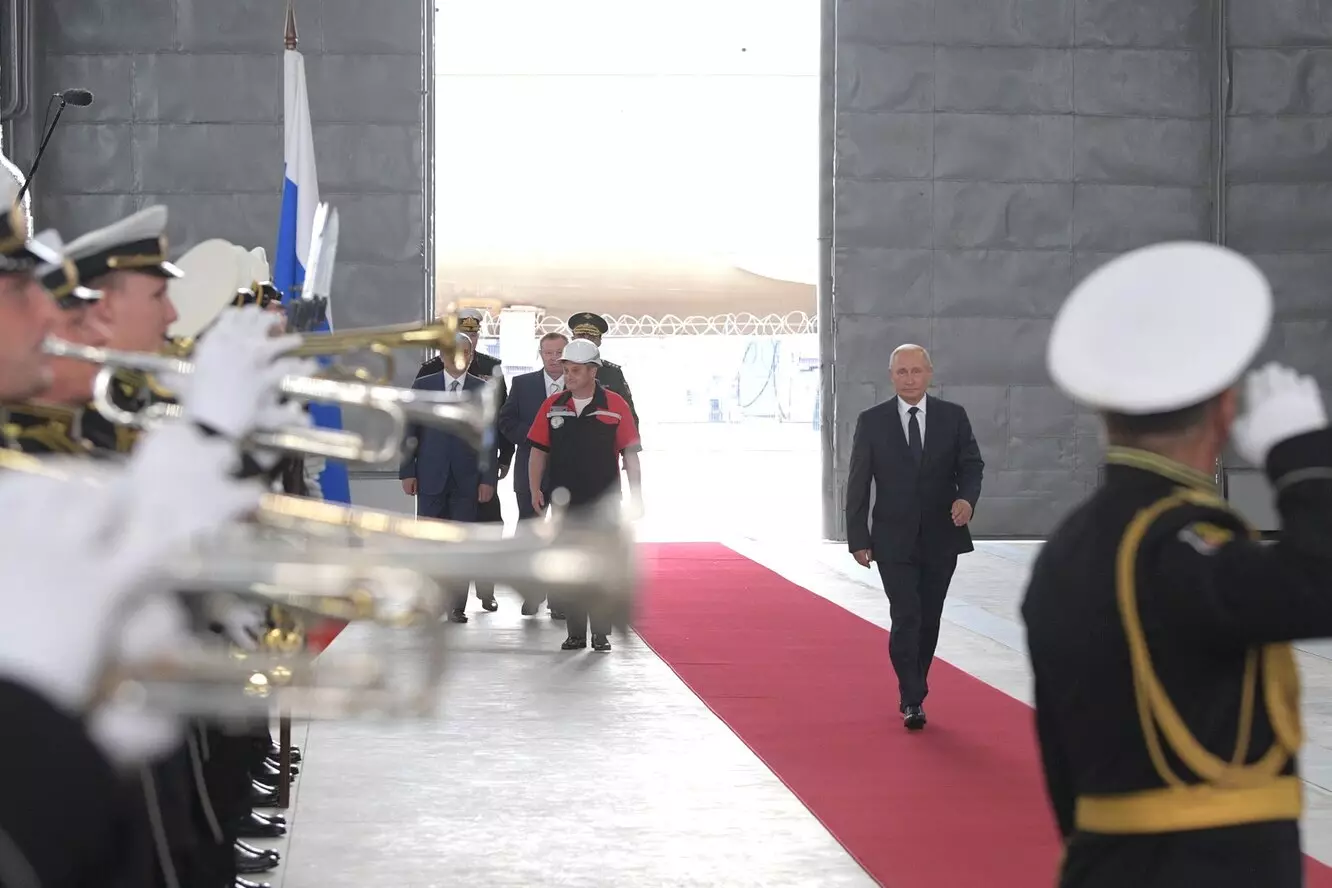 Gjashtë anije luftarake të rangut të parë u vendosën në Rusi menjëherë