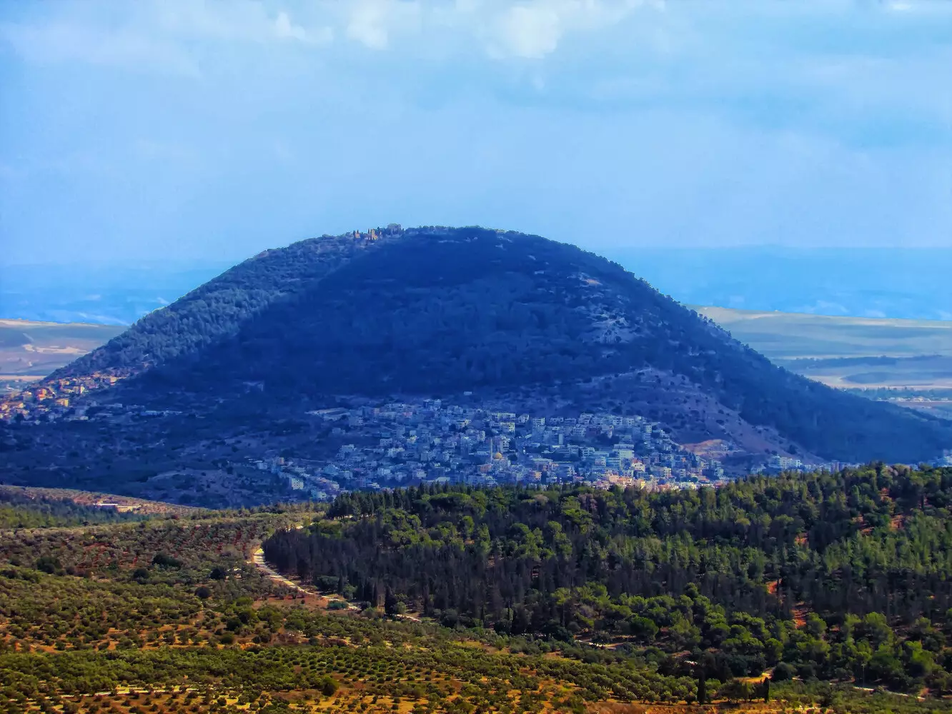 Israeli archaeologists nrhiav tau ib lub tsev teev ntuj thaum ub nyob rau hauv Kalilais. Nws yog tau hais tias nws yog ib feem ntawm lub monastery.