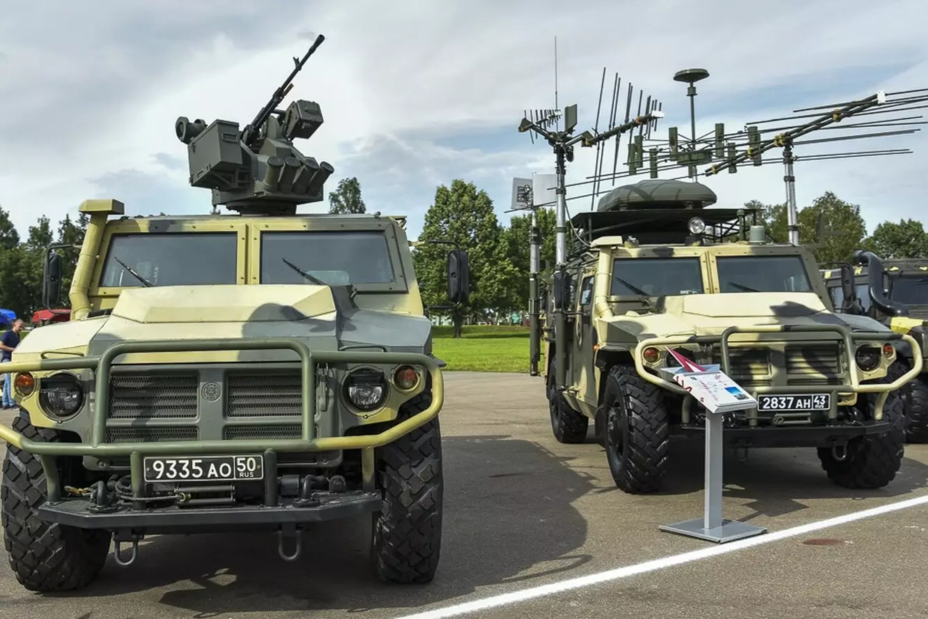 Russian paratroopers ichaendeswa kune yakakwirira-speed buggies