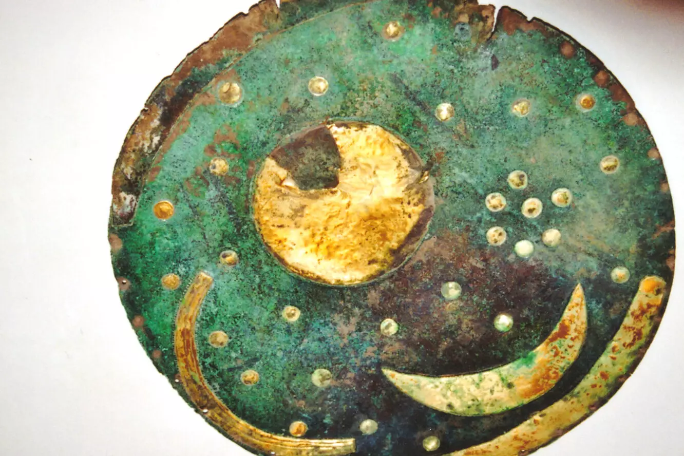 Небесният диск от Небра се оказа с хиляда години по-млад от предполагаемото