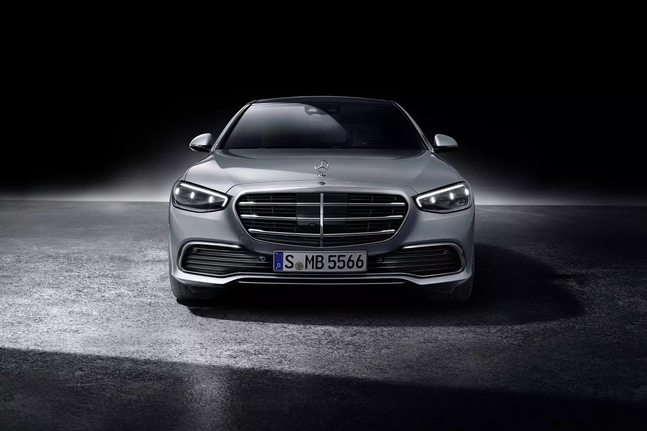 Mercedes-Benz ha presentato la nuova berlina ammiraglia 375570_3