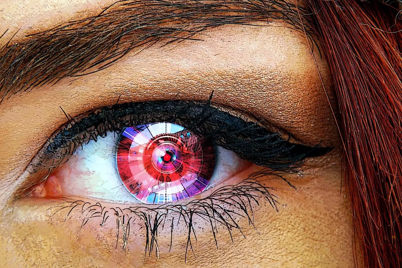 Transplantation of the world's first bionic eye is being prepared