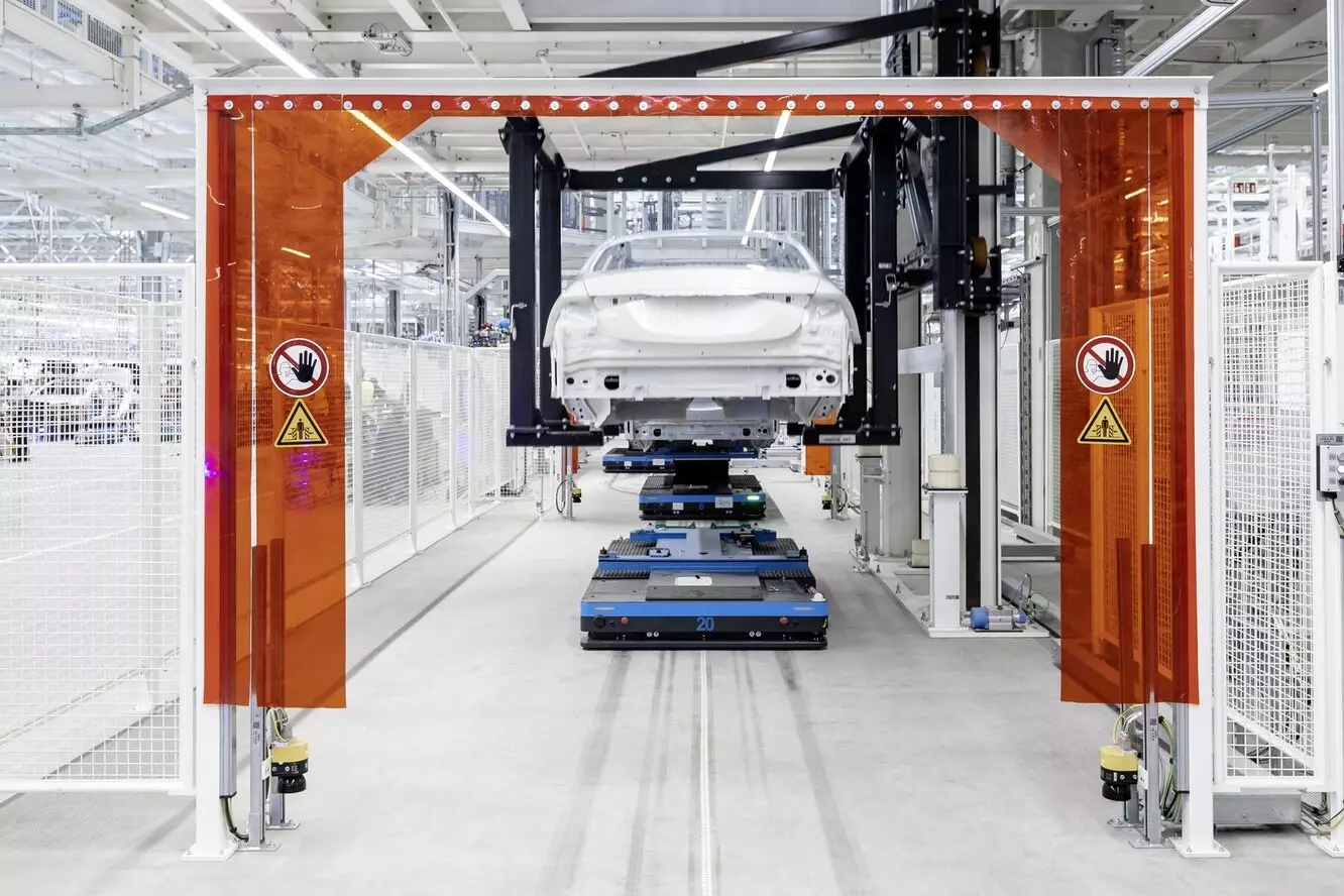 Мерцедес-Бенз је покренуо фабрику аутомобила будућности