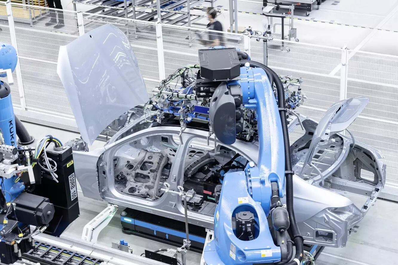 Mercedes-Benz uruchomił fabrykę samochodów przyszłości 376082_3