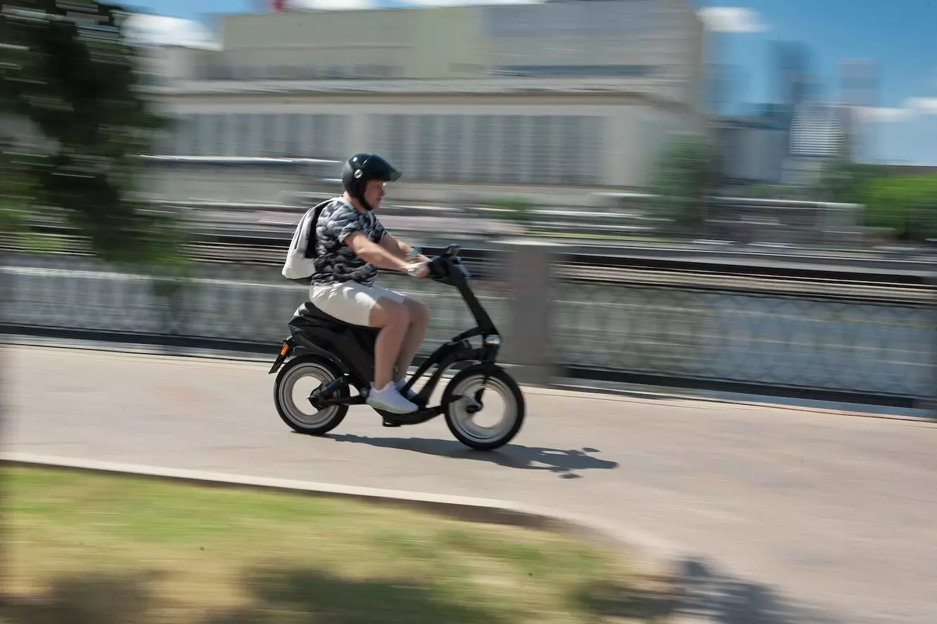 Fremtidens artefakt: hvordan den mest usædvanlige scooter i verden fungerer