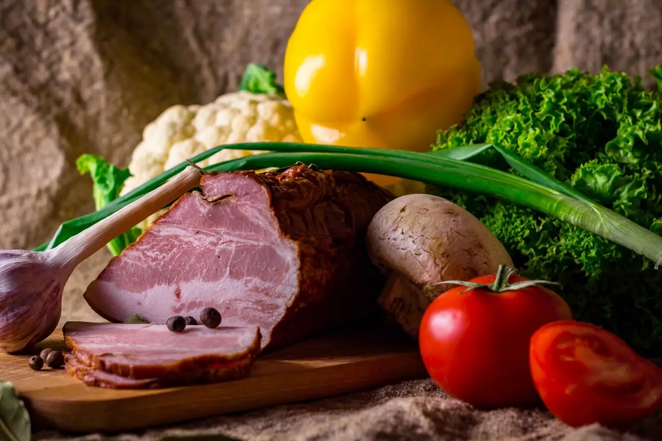 Tránh ăn thịt làm tăng nguy cơ gãy xương