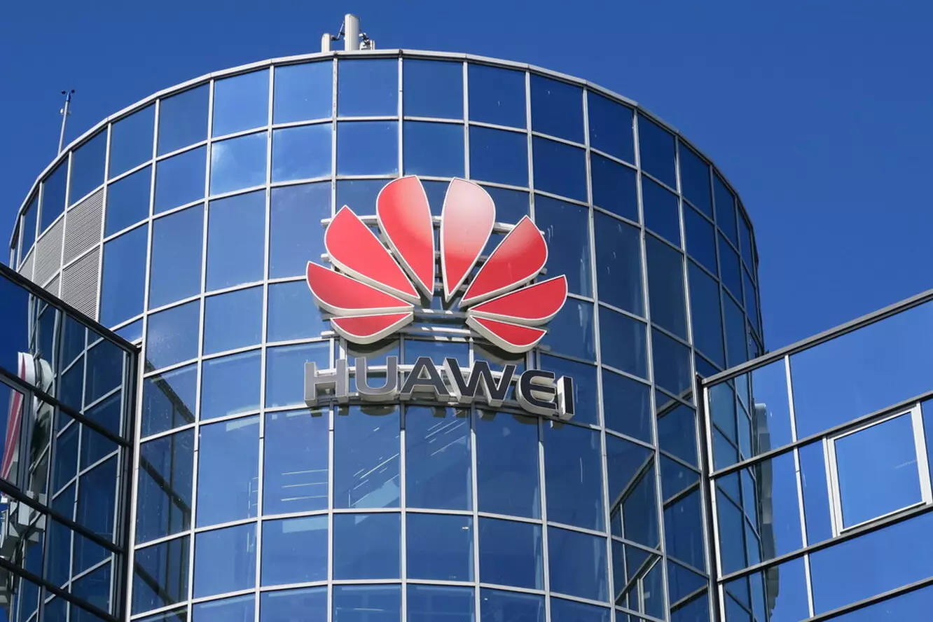 UK konplètman abandone Huawei