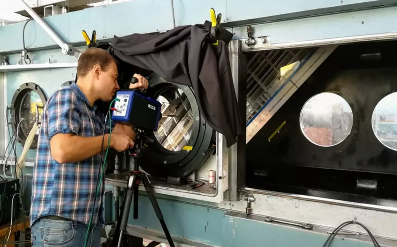 Persiapan kamera pencitraan termal untuk diagnostik aliran di terowongan angin T-324 ITAM SB RAS (PhD D. A. Mishchenko)