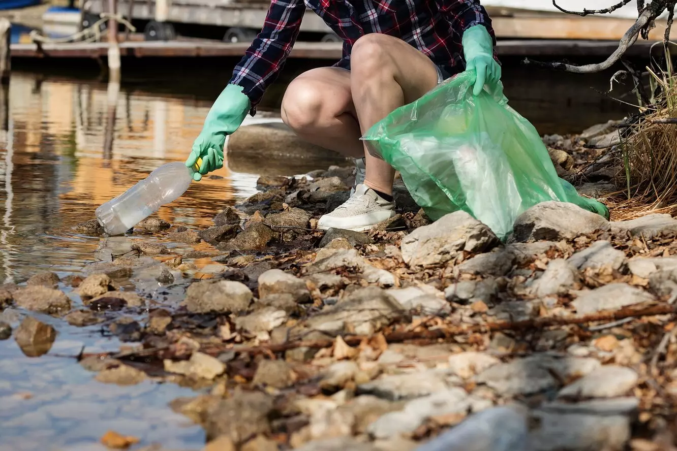 Lingkungan laut sareng walungan ngajantenkeun plastik langkung toksik