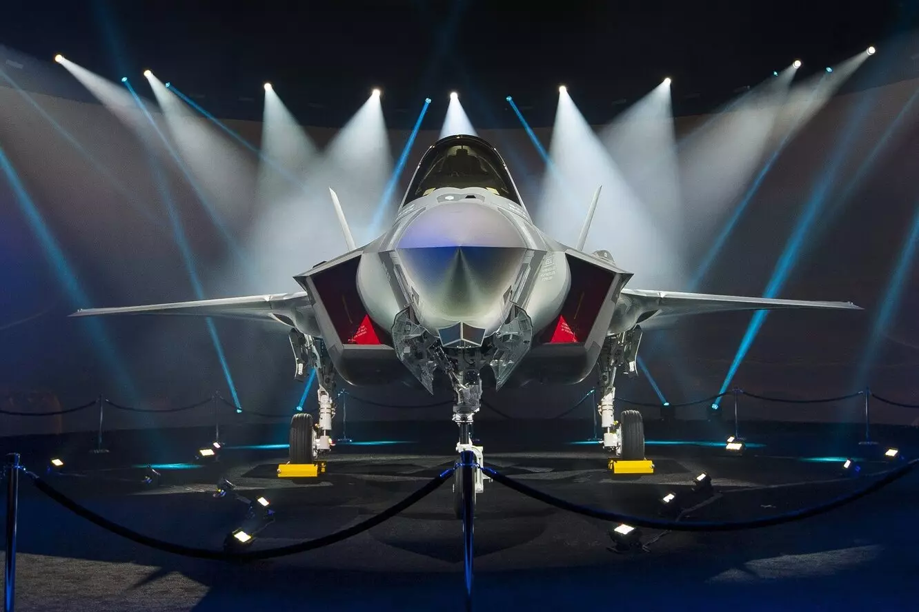 El secretari de Defensa dels EUA va criticar durament l'F-35