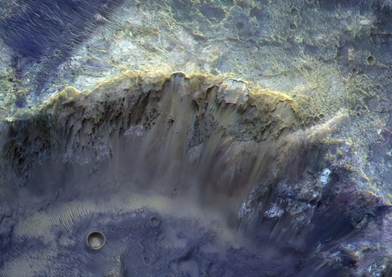 Mae Roscosmos wedi cyhoeddi delwedd fanwl o'r crater ar y blaned Mawrth 381228_2