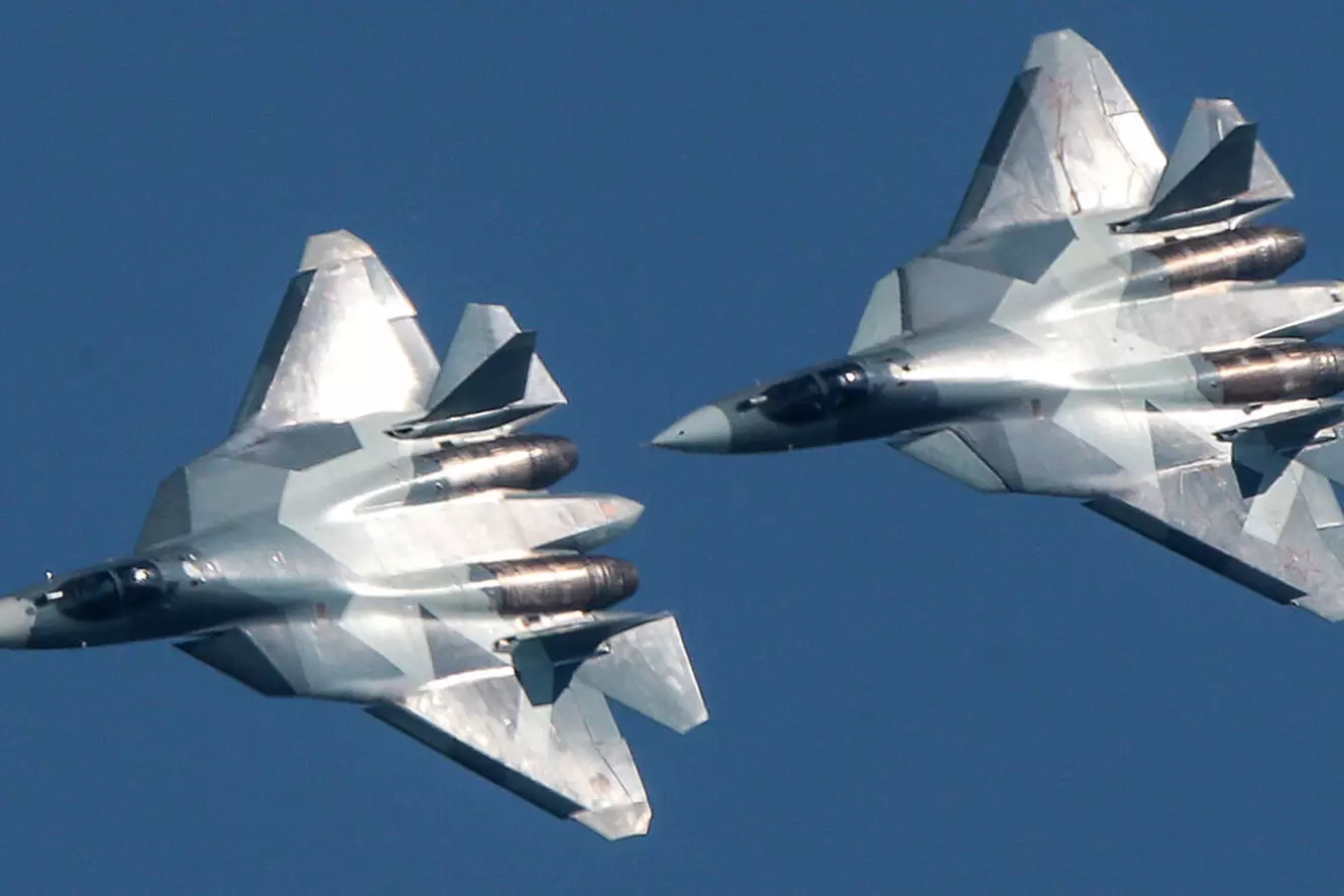 Su-57は敵の位置を正確に検出できます：ロシアの戦闘機の技術的特徴