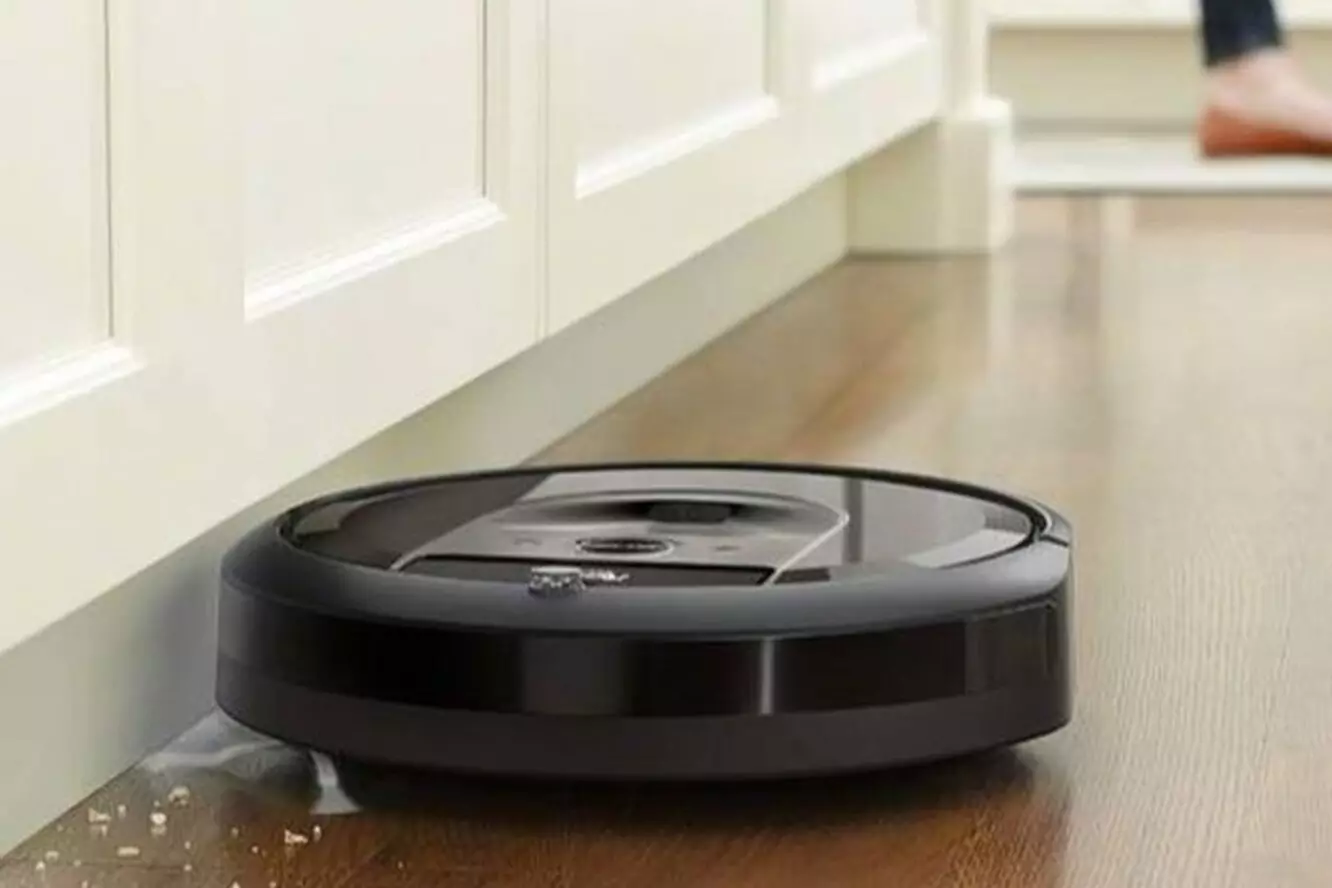 Ang mga robot vacuum cleaners naggawi sama sa 