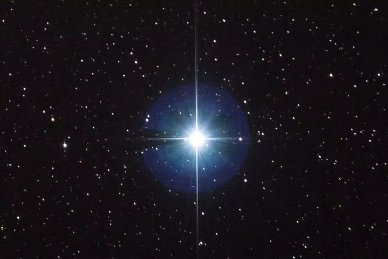 Exoplanet moto hupatikana katika obiti karibu na Vega