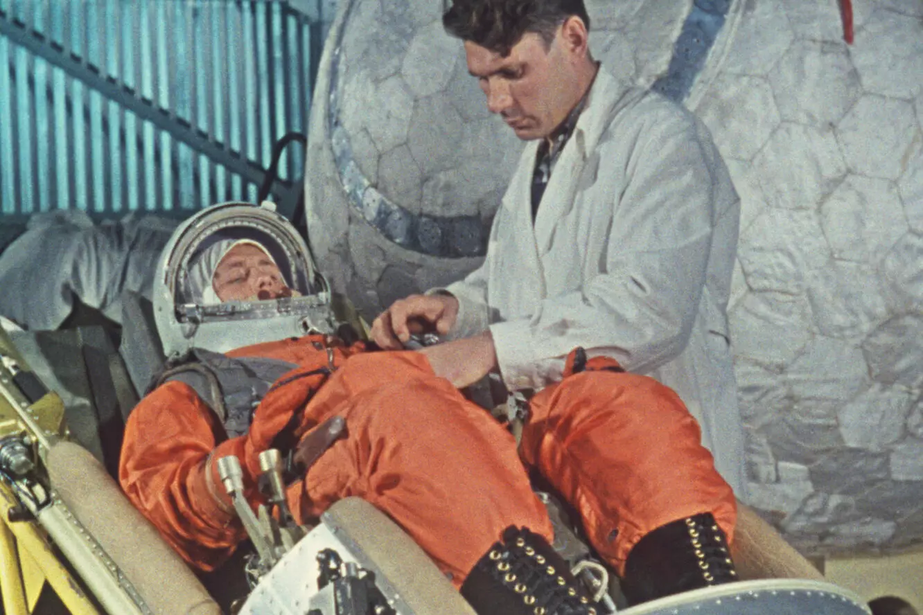 Before and after Gagarin: how to become astronauts