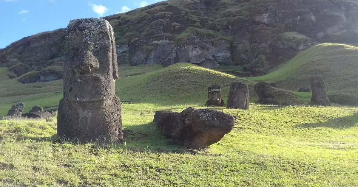 Naha jalma leungit ti Easter Island