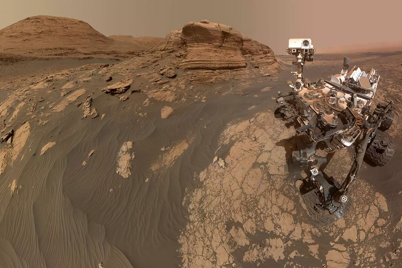 Marsa braucējs Curiosity nosūtīja panorāmas selfiju no Mont Mercoux kalna