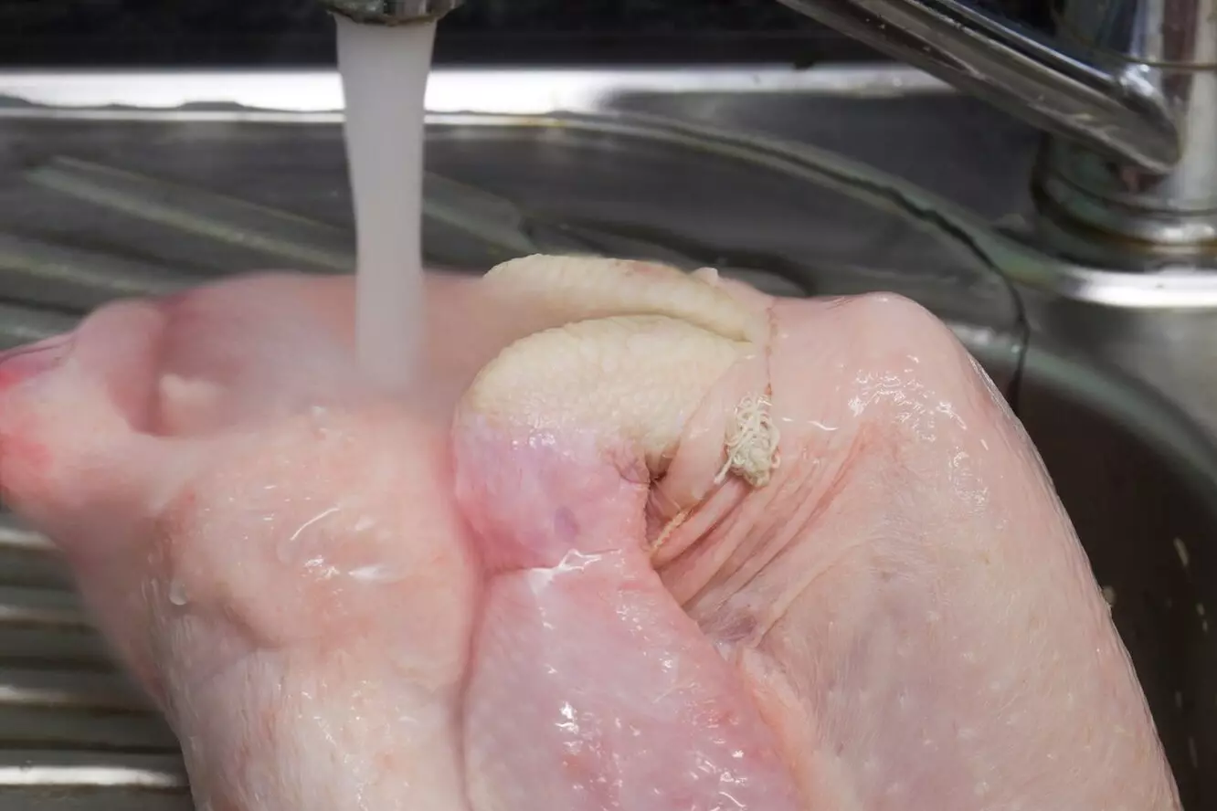 Pitääkö liha pestä ennen kypsentämistä?