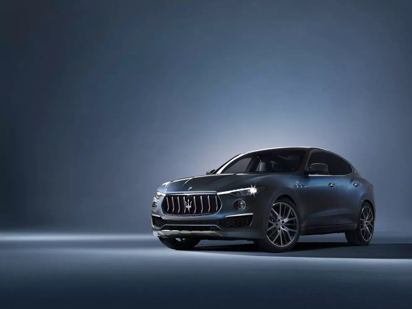 Maserati Levante Crossover د هایبرډ انجن سره سمبالوي 383187_2