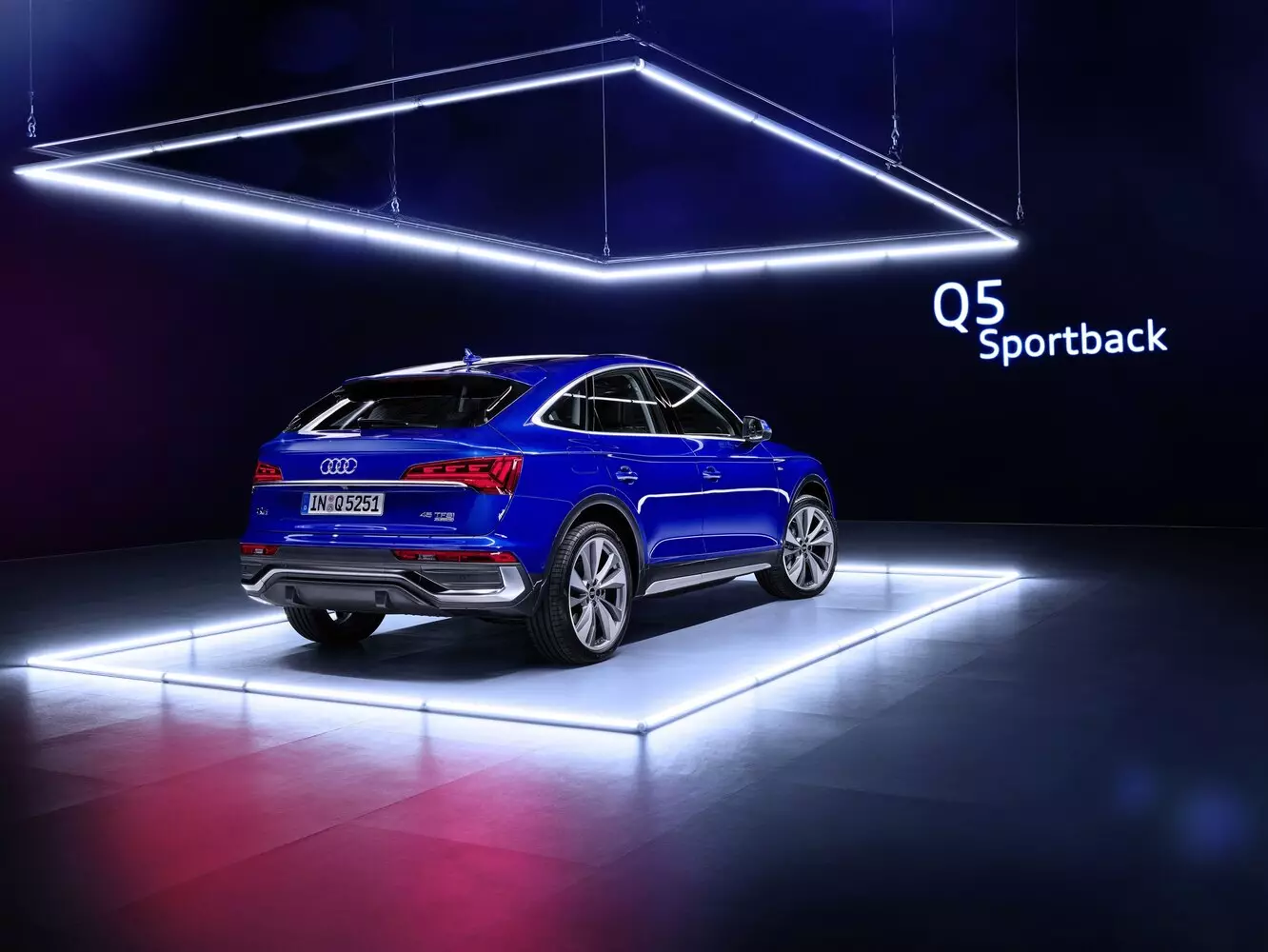 Ipinakilala ng Audi ang Q5 Sportback coupe-crossover sa merkado ng Russia 383811_4