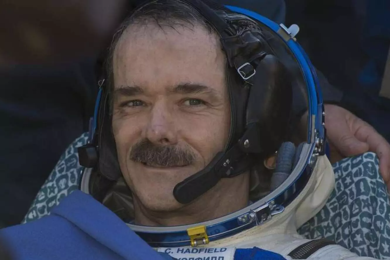 Ndị Canada astronaut mbụ kpọrọ ndị nzuzu na-eche na UFO ọ bụla bụ ndị ọbịa