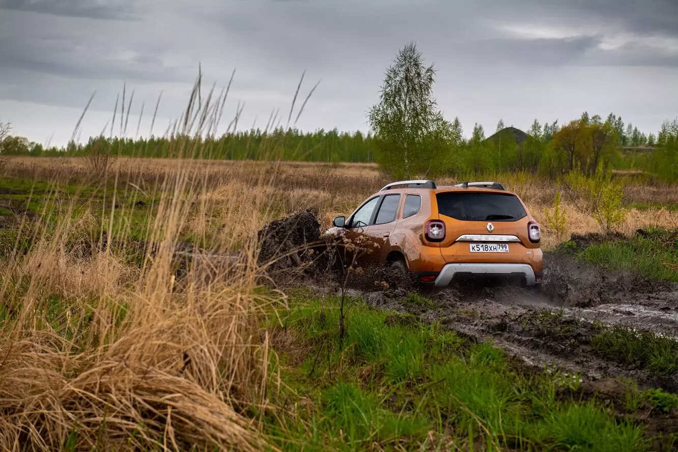 بېنزىن پىرقىرىغۇچلۇق ماتور ۋە CVT بىلەن يېڭى Renault Duster نىڭ سىناق قوزغاتقۇچ 384373_11