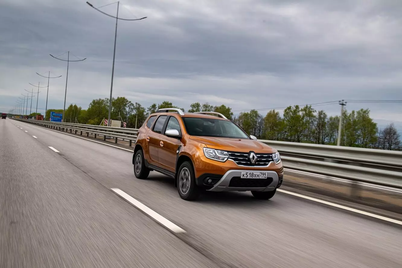 Toetsrit van die nuwe Renault Duster met 'n petrolturbo-enjin en 'n CVT 384373_4