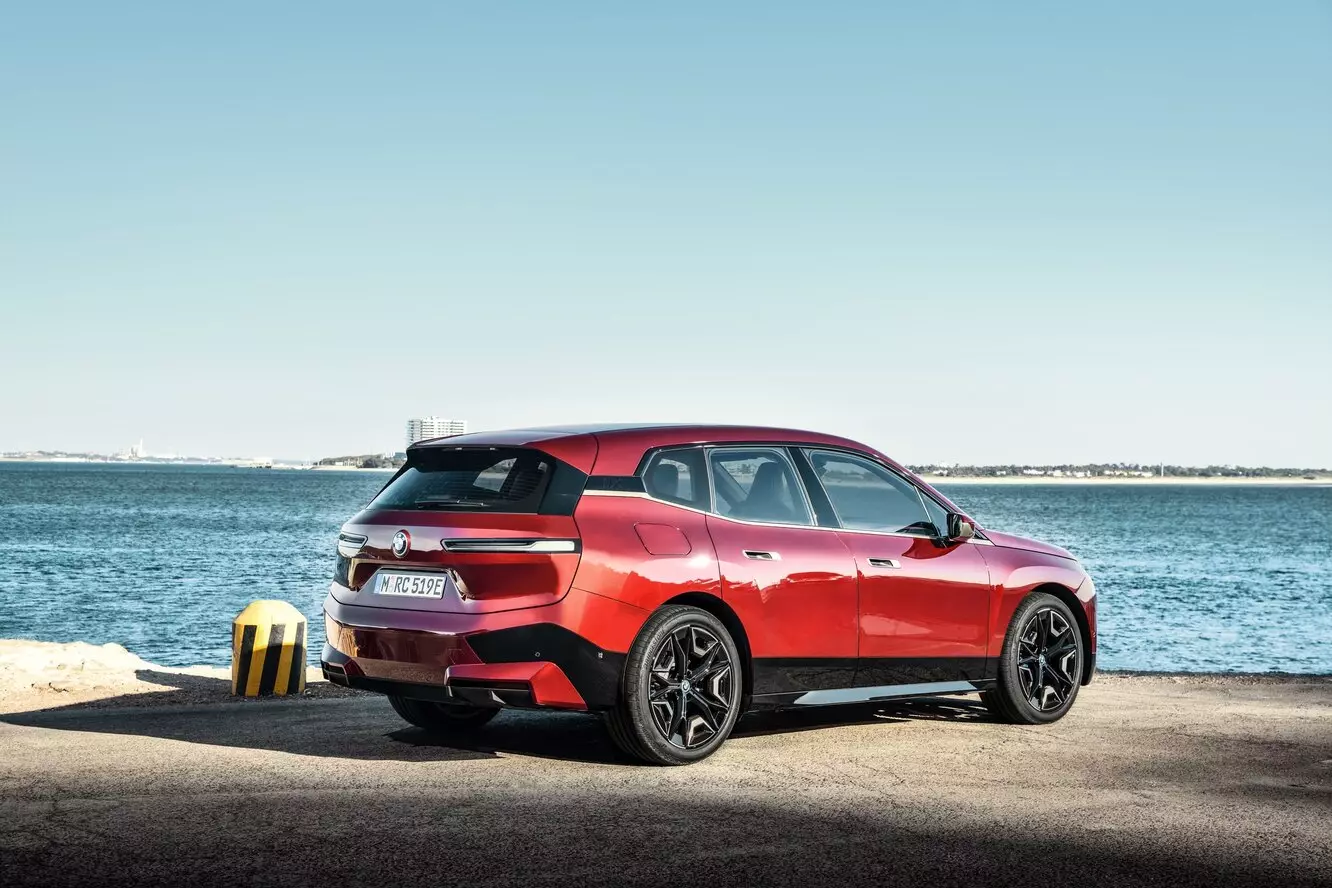 BMW reveló las características del crossover eléctrico iX 384646_3