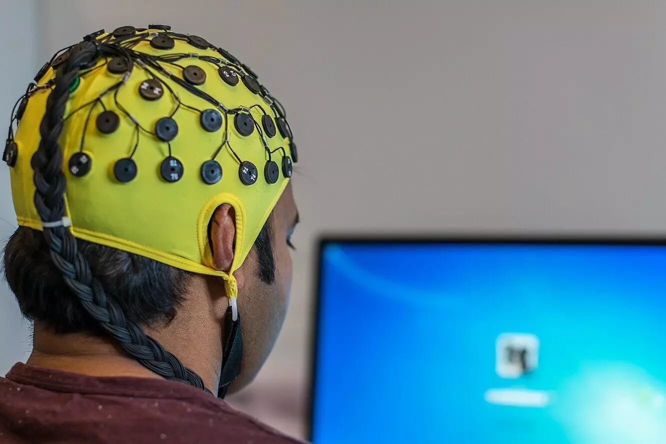 Nowy interfejs mózg-komputer przewiduje, kogo polubi użytkownik