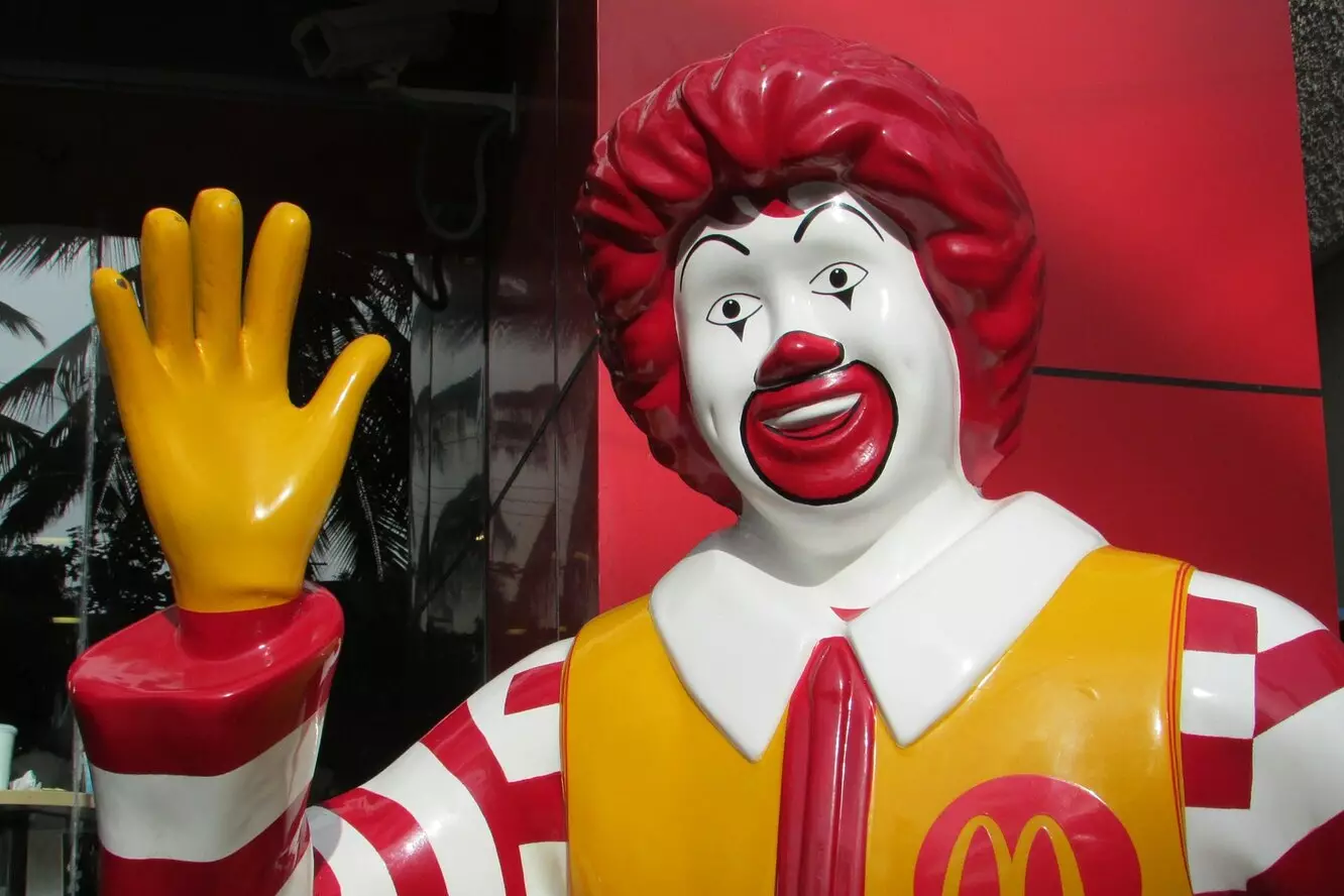 McDonald's тэстуе галасавых памочнікаў на аснове ІІ, якія будуць прымаць замовы замест жывых супрацоўнікаў