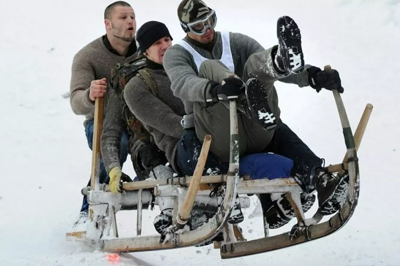 Nika indlela ye-skiing kwimisebenzi yangaphandle: Imidlalo emi-5 onokuyenza ngexesha leeholide zoNyaka oMtsha