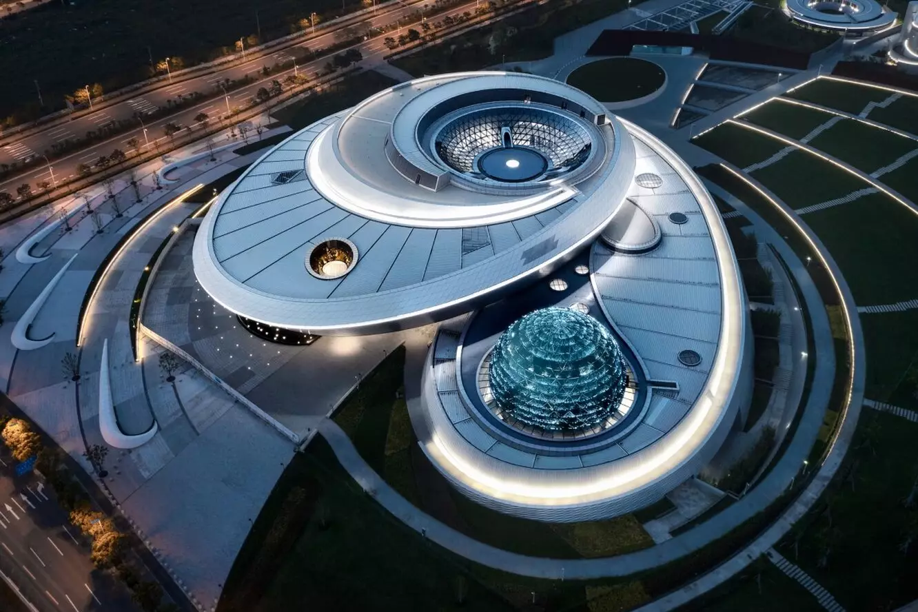 Pom lub ntiaj teb loj tshaj plaws planetarium nyuam qhuav qhib hauv Shanghai