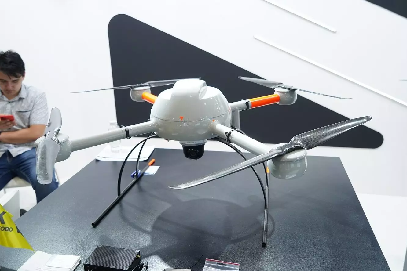 Unmanned fleet parade: drones ntawm MAKS-2021