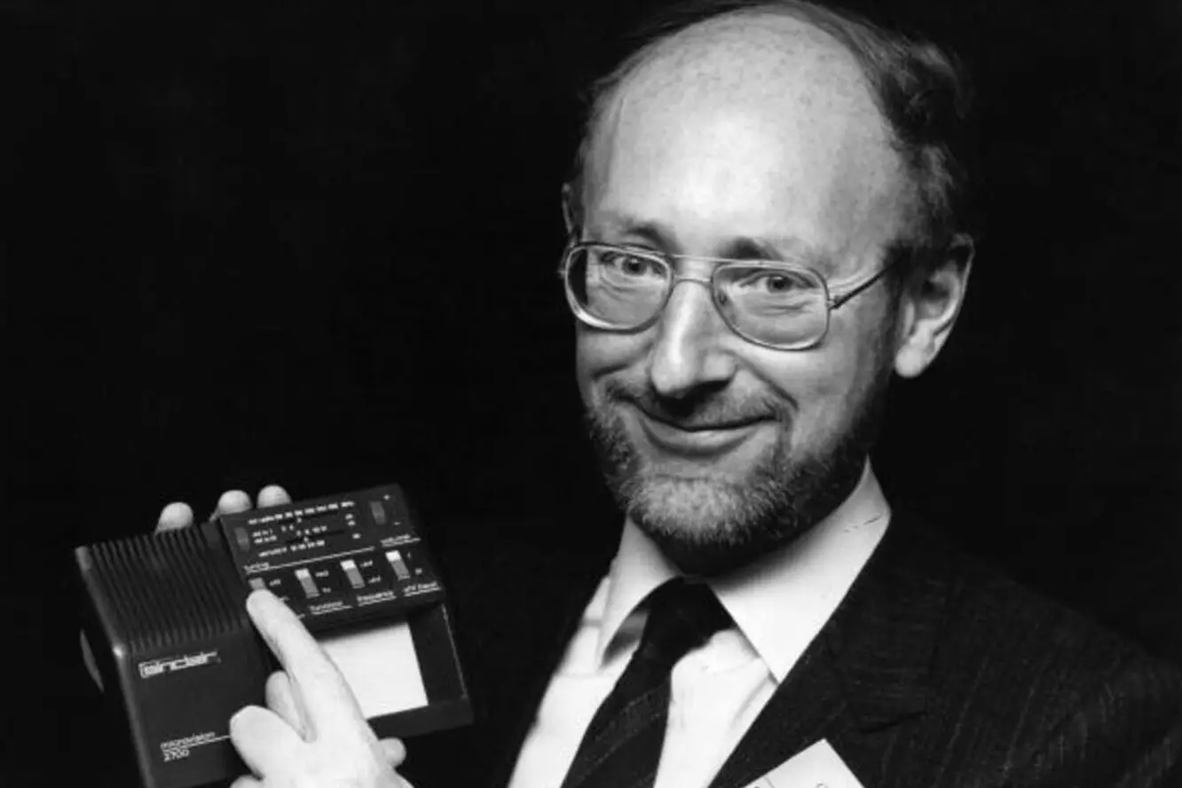 Zemřel počítačový průkopník Clive Sinclair