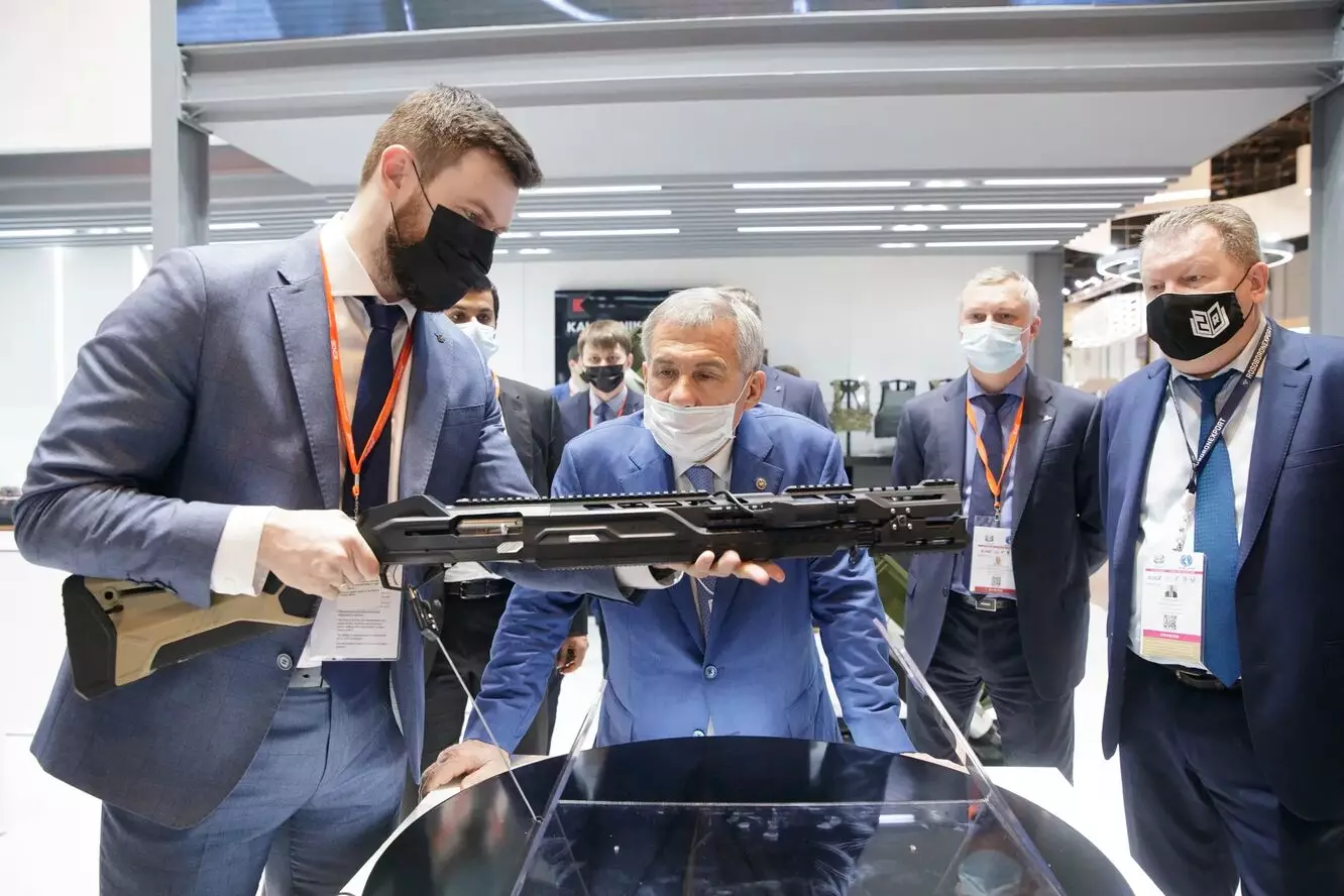 Kalashnikov integrerer en pistol med Apple Watch