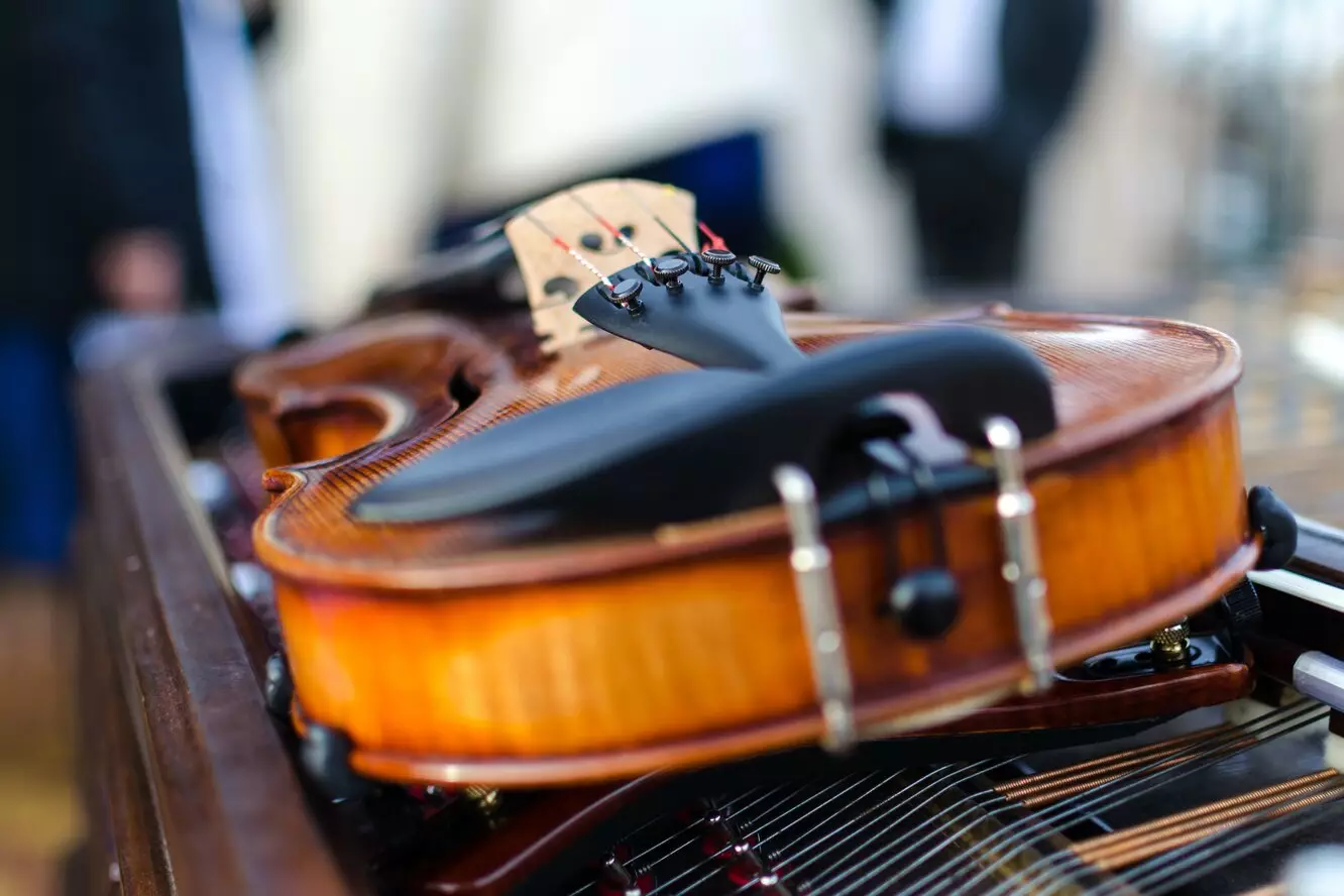 Sådan bestemmes alderen på musikinstrumenter