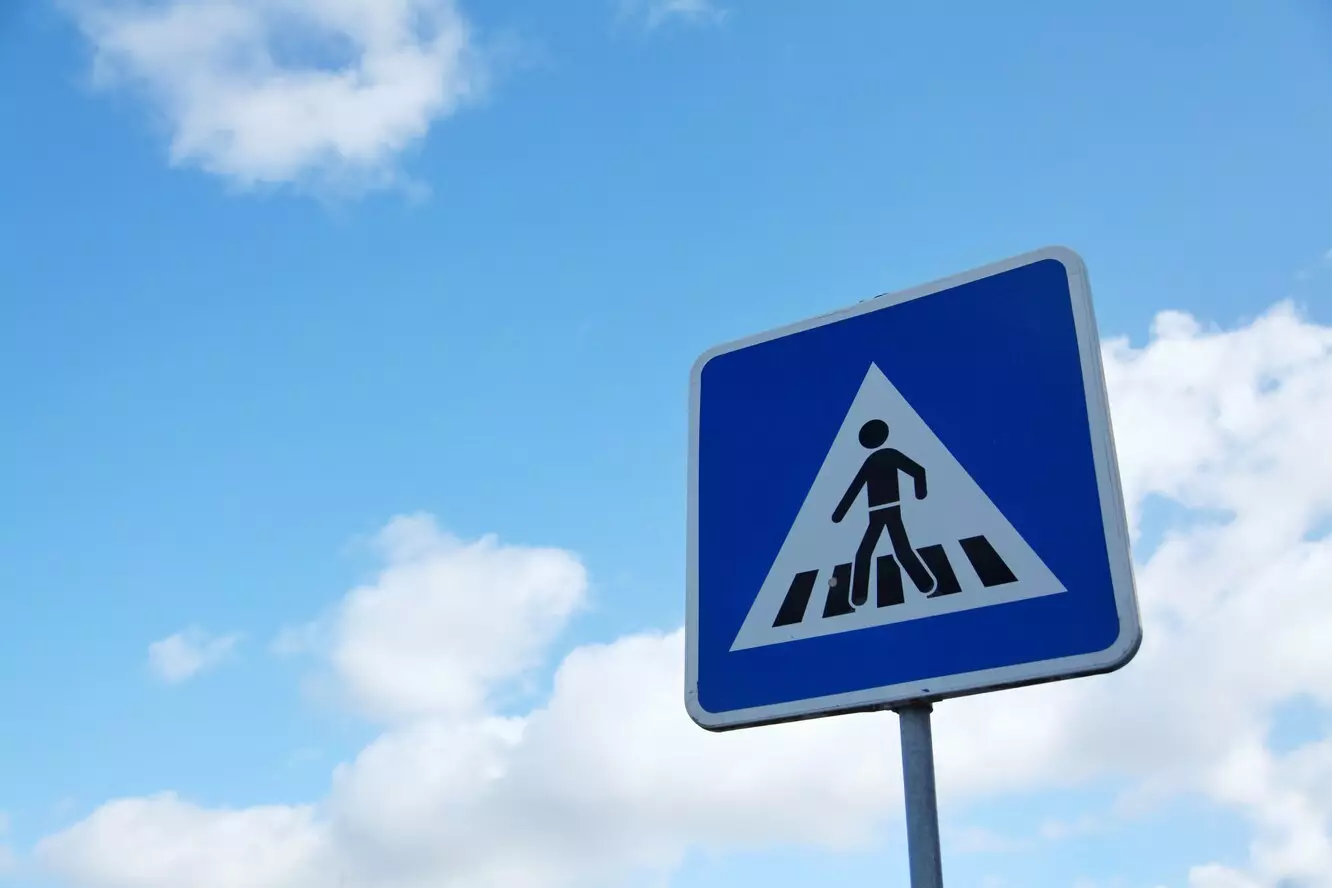 Pitfalls aturan lalulintas: patarosan tricky ngeunaan pangaweruh tanda jalan