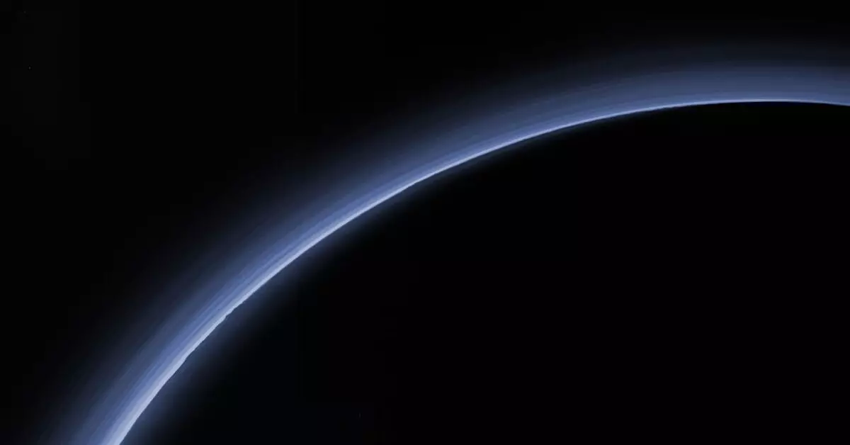 Щільність атмосфери Плутона падає