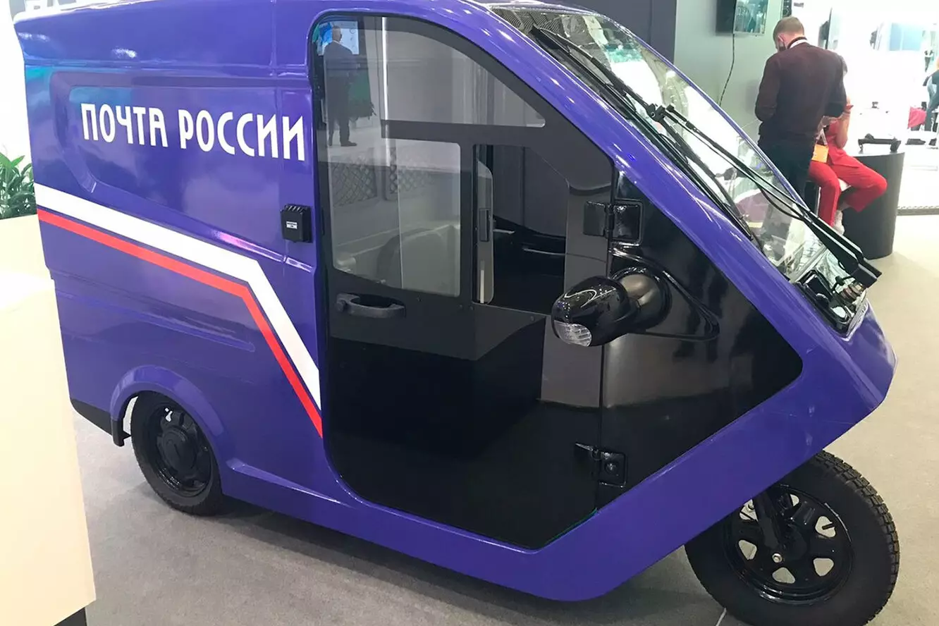 Russian Post makke modieuze elektryske tricycles foar Moskou koeriers