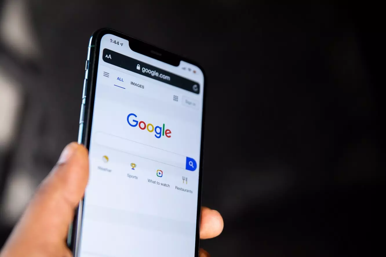 I-Google isilungele ukususa izithombe zezingane oseshweni