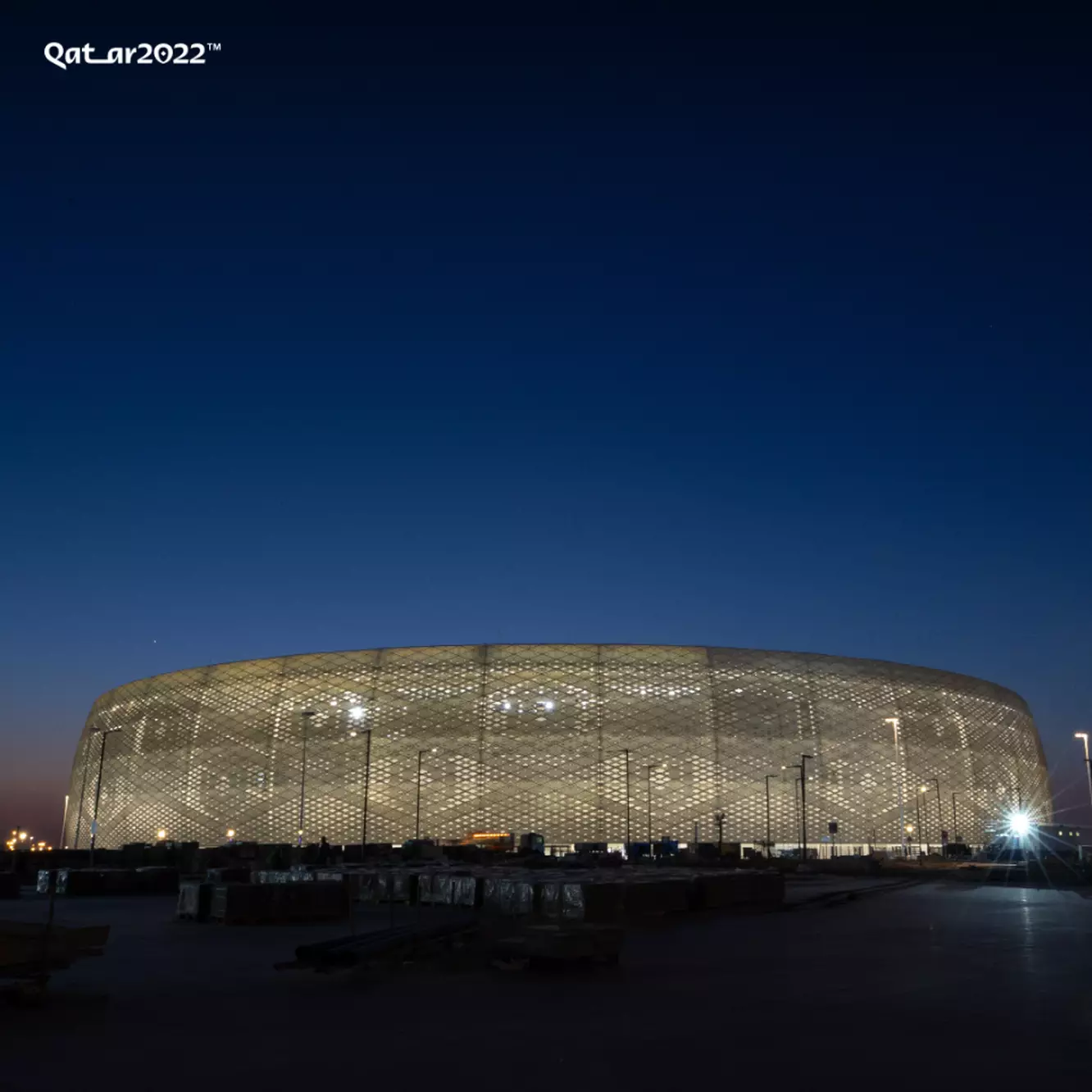 Al-Tumama: en stadion mitt i öknen i form av en enorm huvudbonad 390610_2