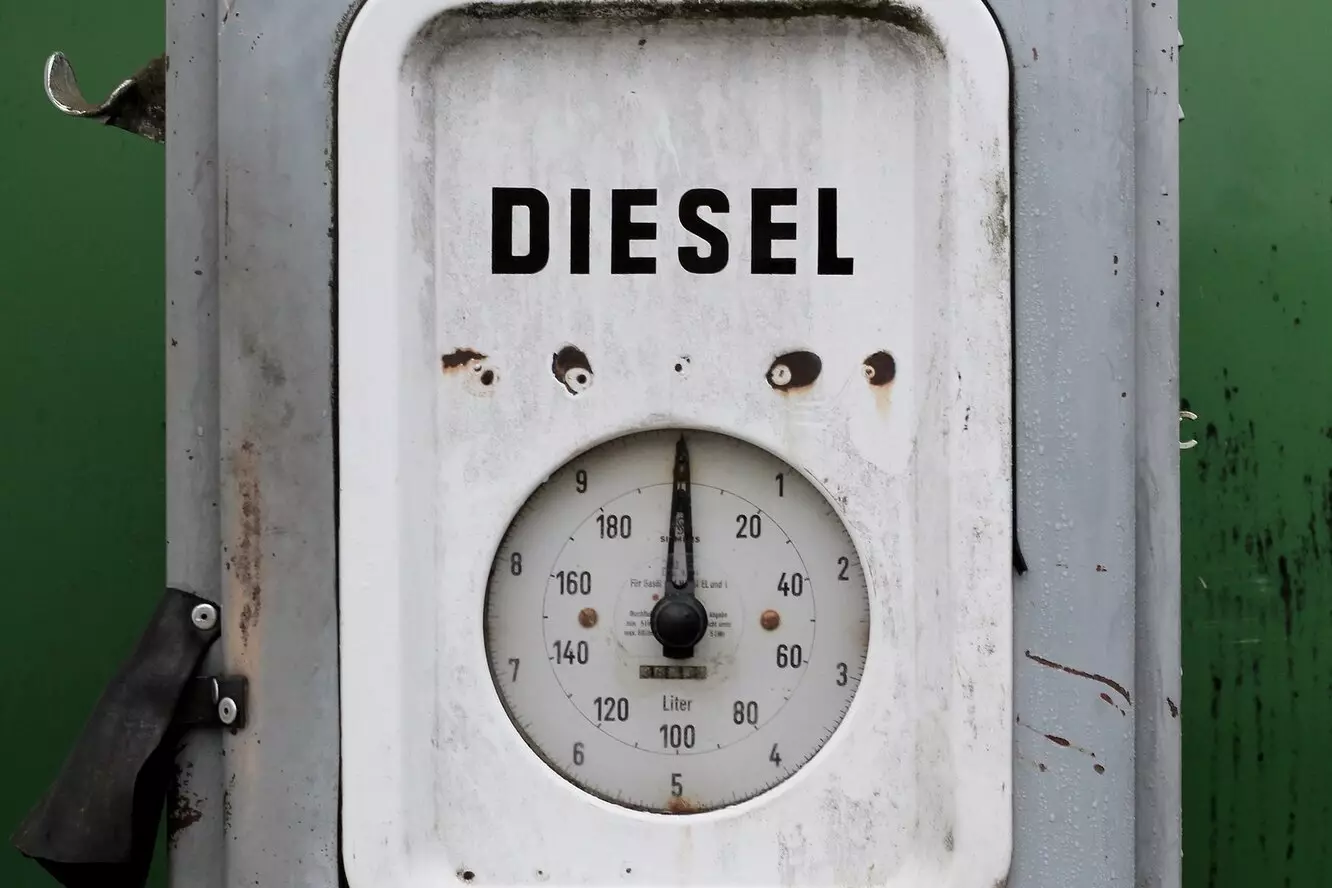 Alhoewel daar dikwels na dieselbrandstof verwys word as dieselbrandstof, is dit in werklikheid ongeletterd om dit te sê. En nou sal ons verduidelik hoekom 390777_1