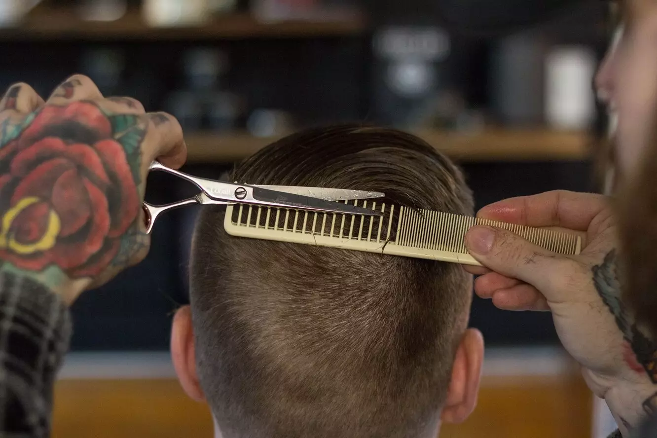 Le Royaume-Uni propose de lutter contre le changement climatique avec le recyclage des cheveux humains