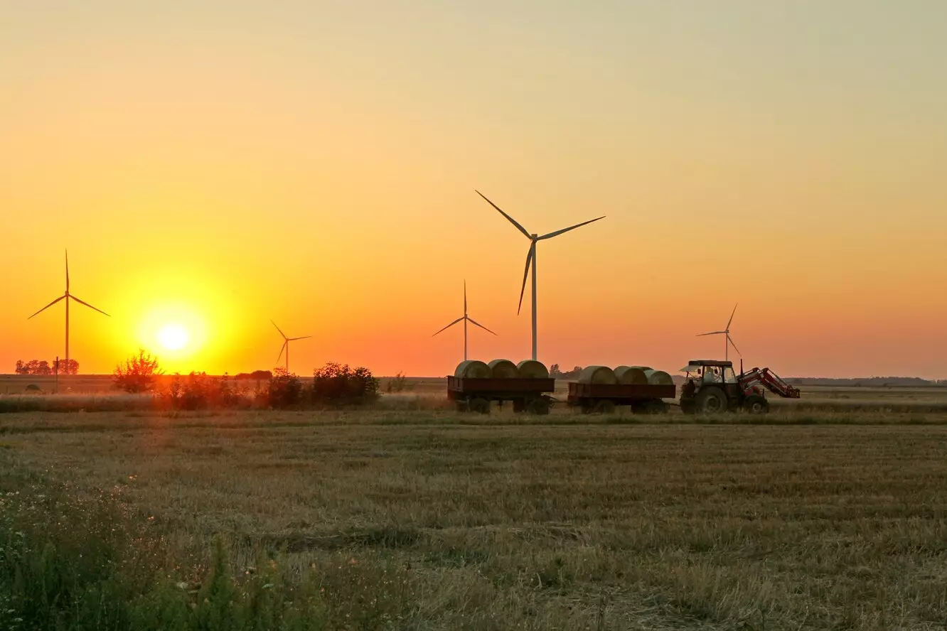 'n Egpaar wat naby 'n windturbine gewoon het, het 'n groot skikking deur die hof gekry weens die "windplaas-sindroom"