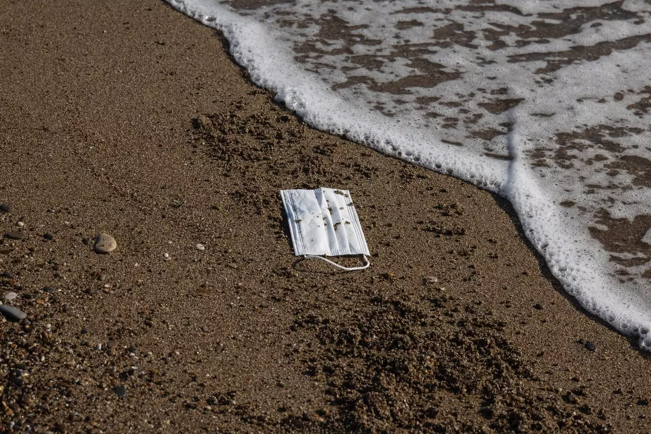 Eksperter vurderer, hvor meget plastikaffald fra pandemien, der endte i havet