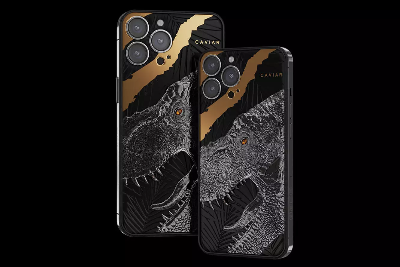 Designere har skabt en unik model af iPhone 13 Pro Max, dekoreret med rav og en ægte tyrannosaurus-tand