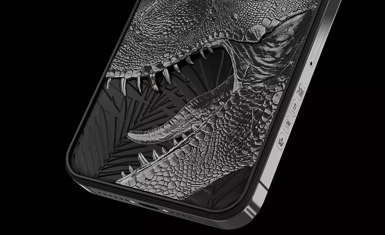 Designere har skabt en unik model af Apples iPhone 13 Pro Max, som er dekoreret med rav og en ægte tyrannosaurus-tand 391339_2